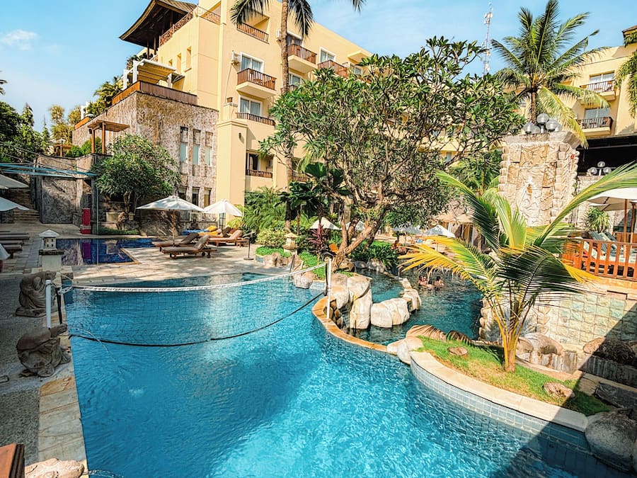 Piscina exterior, da(s) 08:00 à(s) 22:00, guarda-sóis, espreguiçadeiras