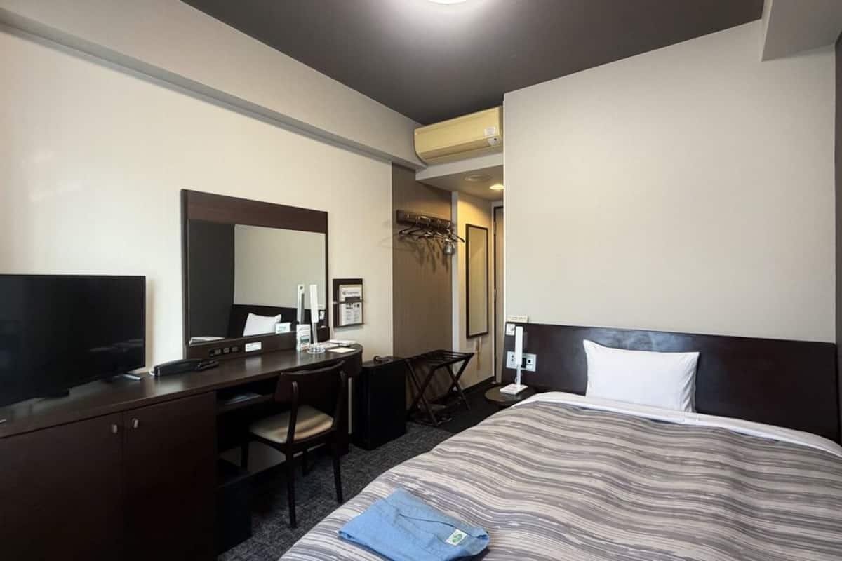 Secretária, Wi-fi grátis, roupa de cama fornecida