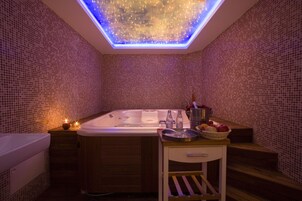 Banheira de hidromassagem interior