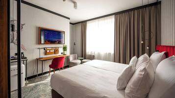 Roupas de cama premium, cofres nos quartos, escrivaninha