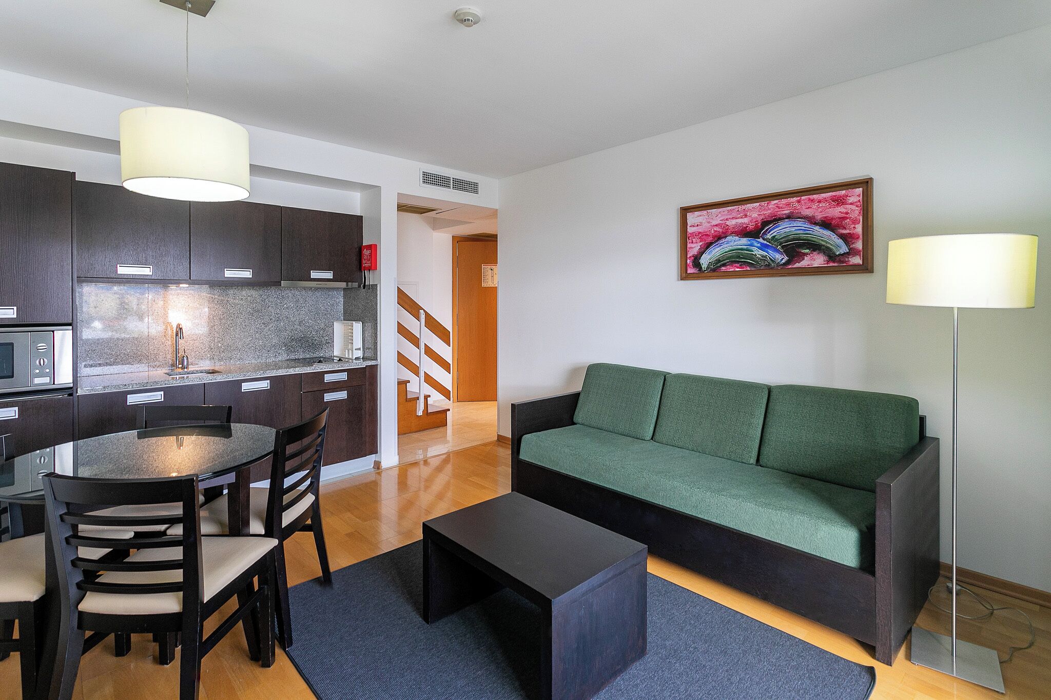 Apartamento Standard, 2 quartos | Sala de estar | Televisor, ténis de mesa, brinquedos 