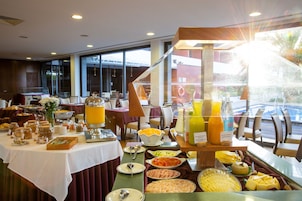 Café da manhã continental todos os dias (EUR 14 por pessoa)