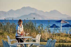 5 restaurantes: servem pequenos-almoços, almoços e jantares