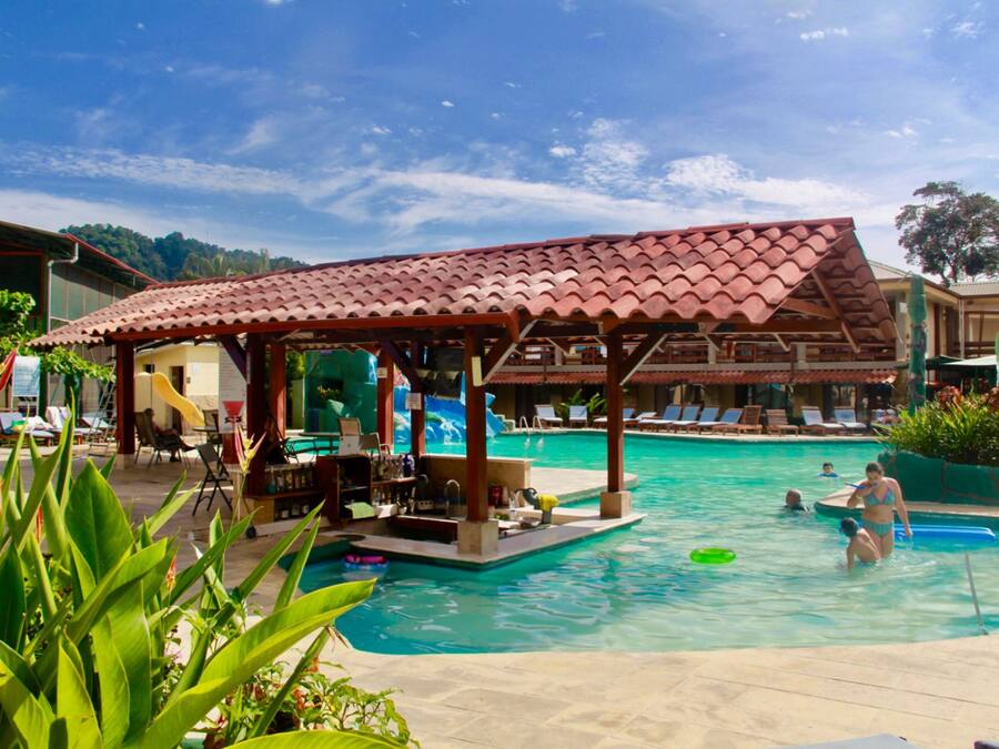 Bar junto à piscina