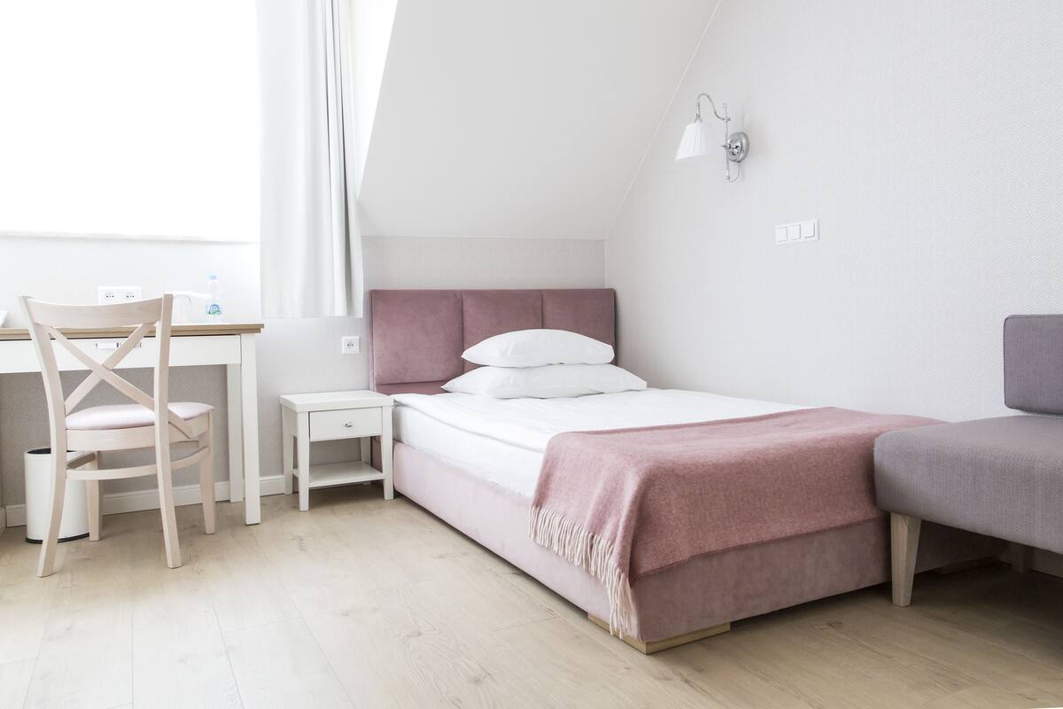 Quarto Individual | Roupa de alta qualidade, minibar, Wi-fi grátis, roupa de cama fornecida 