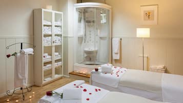 Sauna seca, banheira de hidromassagem, sauna a vapor