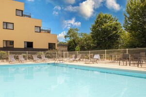Piscina externa sazonal