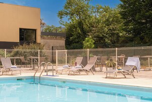Piscina externa sazonal