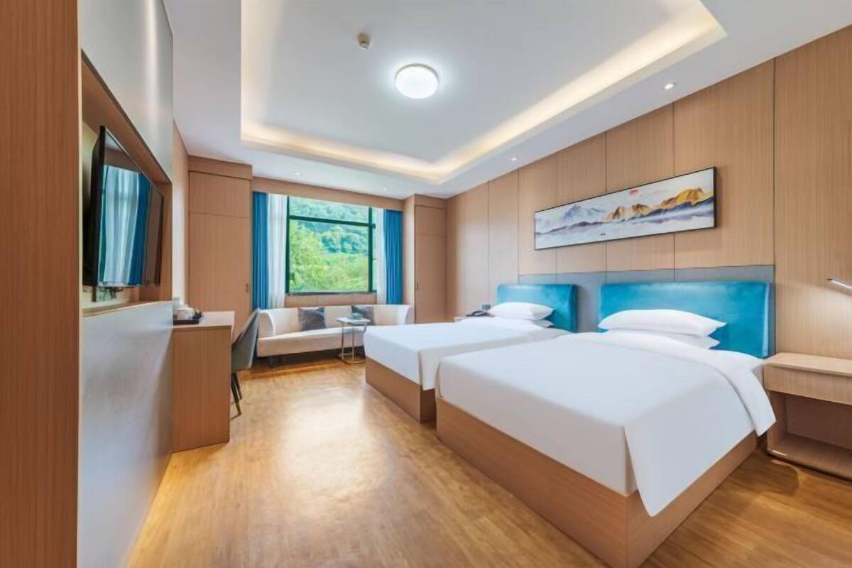 Minibar, cortinas/cortinados opacos, berços/camas para crianças