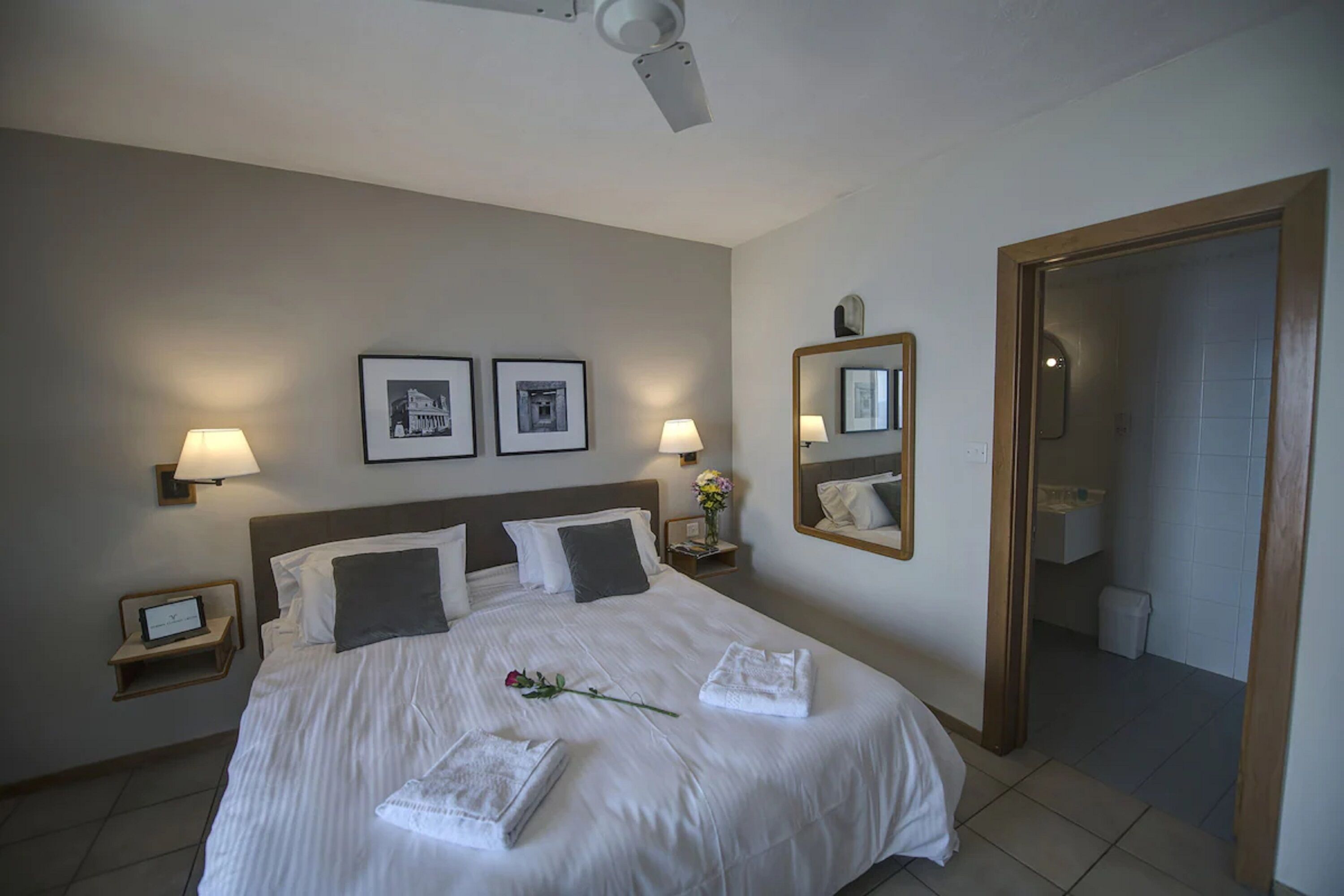 Quarto Duplo ou Twin | Cofre no quarto, cortinas/cortinados opacos, Wi-fi grátis 