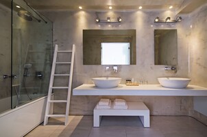Suite, banheira de hidromassagem grande (Cavo Bianco) | Casa de banho | Produtos de higiene exclusivos, um secador de cabelo, chinelos 