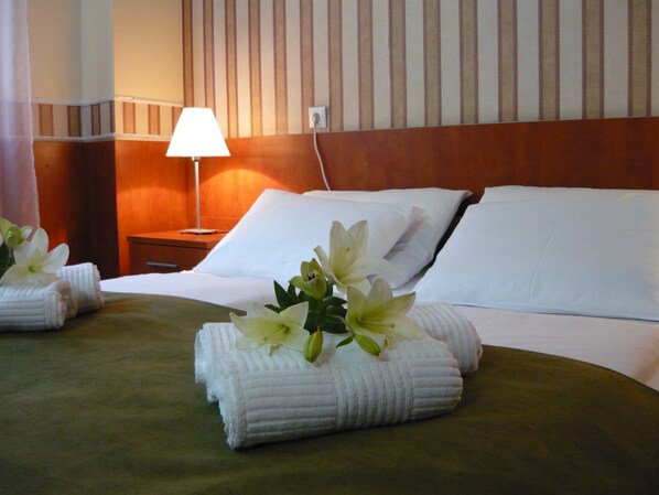 Cofre no quarto, secretária, ferro/tábua de engomar, Wi-fi grátis 