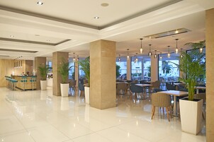 Área de estar no saguão