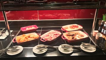 Pequeno-almoço tipo buffet diário (15.00 GBP por pessoa)