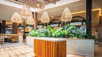9 restaurantes, pequenos-almoços servidos, cozinha internacional