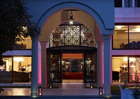 Fachada do alojamento (tarde/noite)