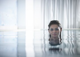 Piscina exterior sazonal, guarda-sóis, espreguiçadeiras 