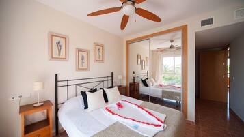 Quartos insonorizados, roupa de cama fornecida