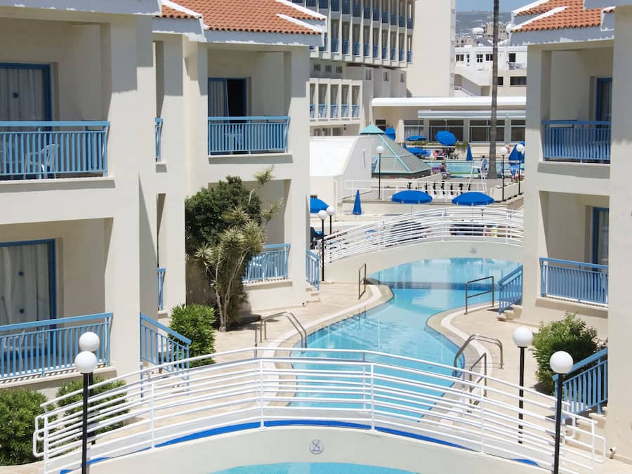 Piscina interna, 2 piscinas externas