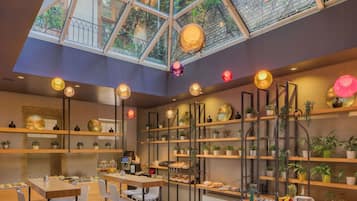 Pequeno-almoço tipo buffet diário incluído