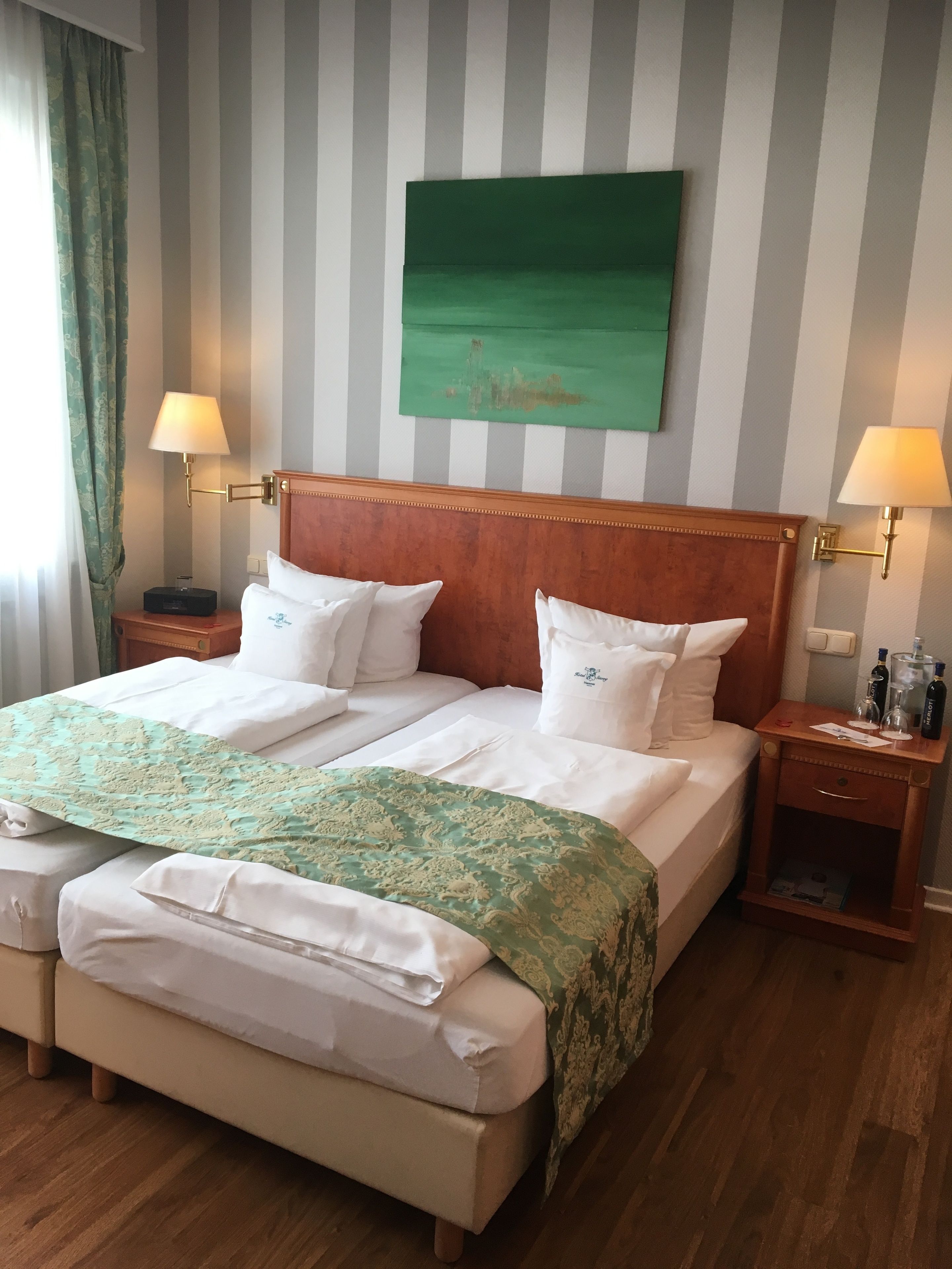 Quarto Duplo ou Twin | Roupa de alta qualidade, minibar, cofre com capacidade para portátil 