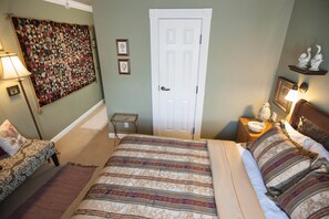 Explorer / Economical Comfort | Com decoração personalizada, com mobília individualizada, secretária 