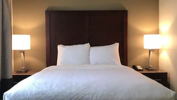 Camas com colchões pillow-top, cofres nos quartos, escrivaninha