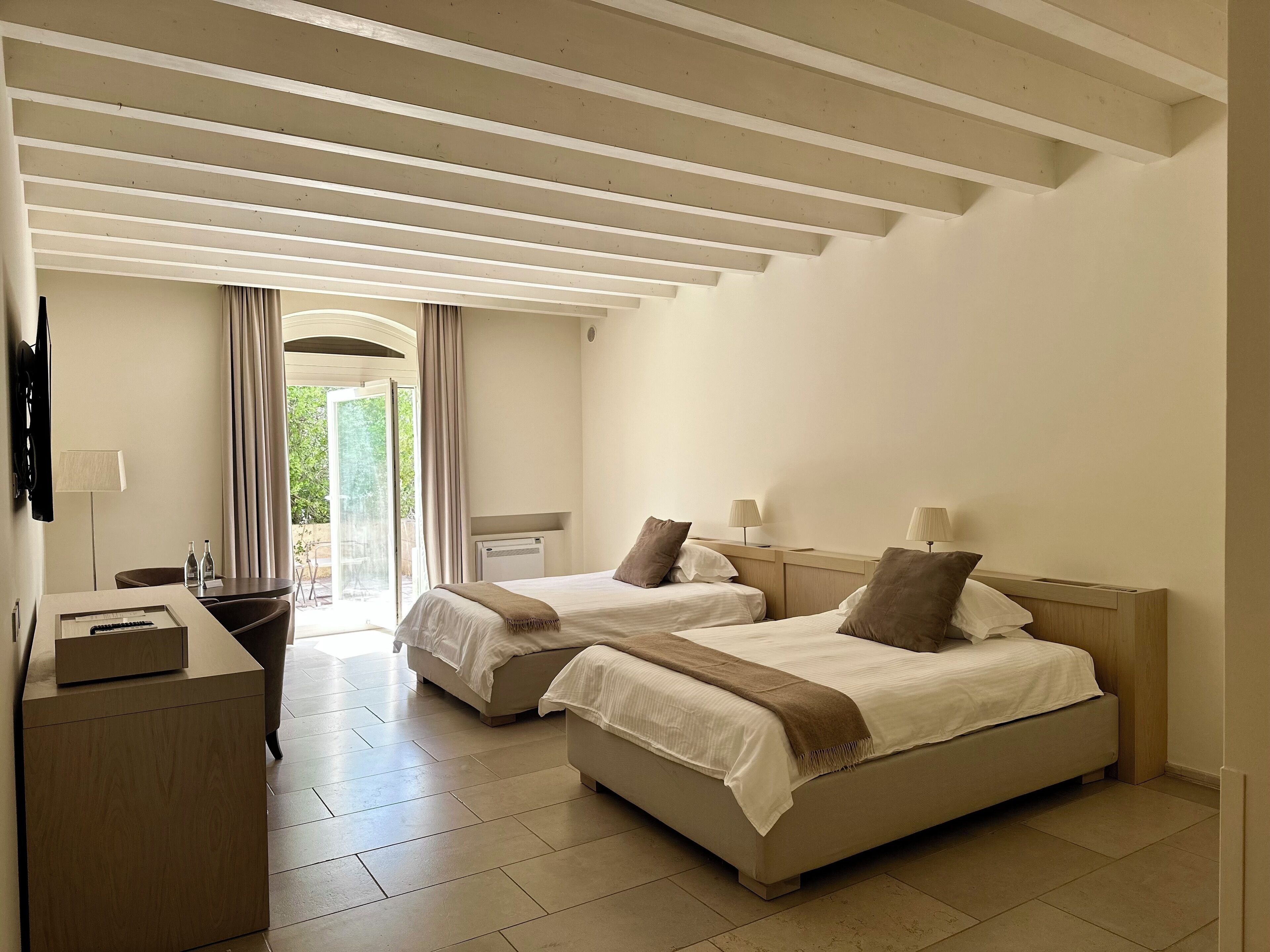 Quarto casal ou duplo exclusivo | Roupas de cama premium, edredons de pluma, frigobar, cofres nos quartos