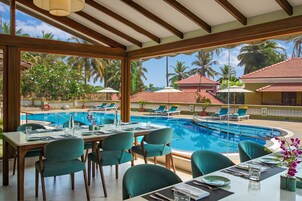 2 restaurantes: opção de café da manhã, almoço e jantar