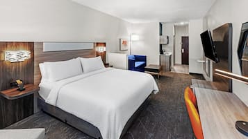 Suite, 1 cama king-size | Cofre no quarto, secretária, ferro/tábua de engomar