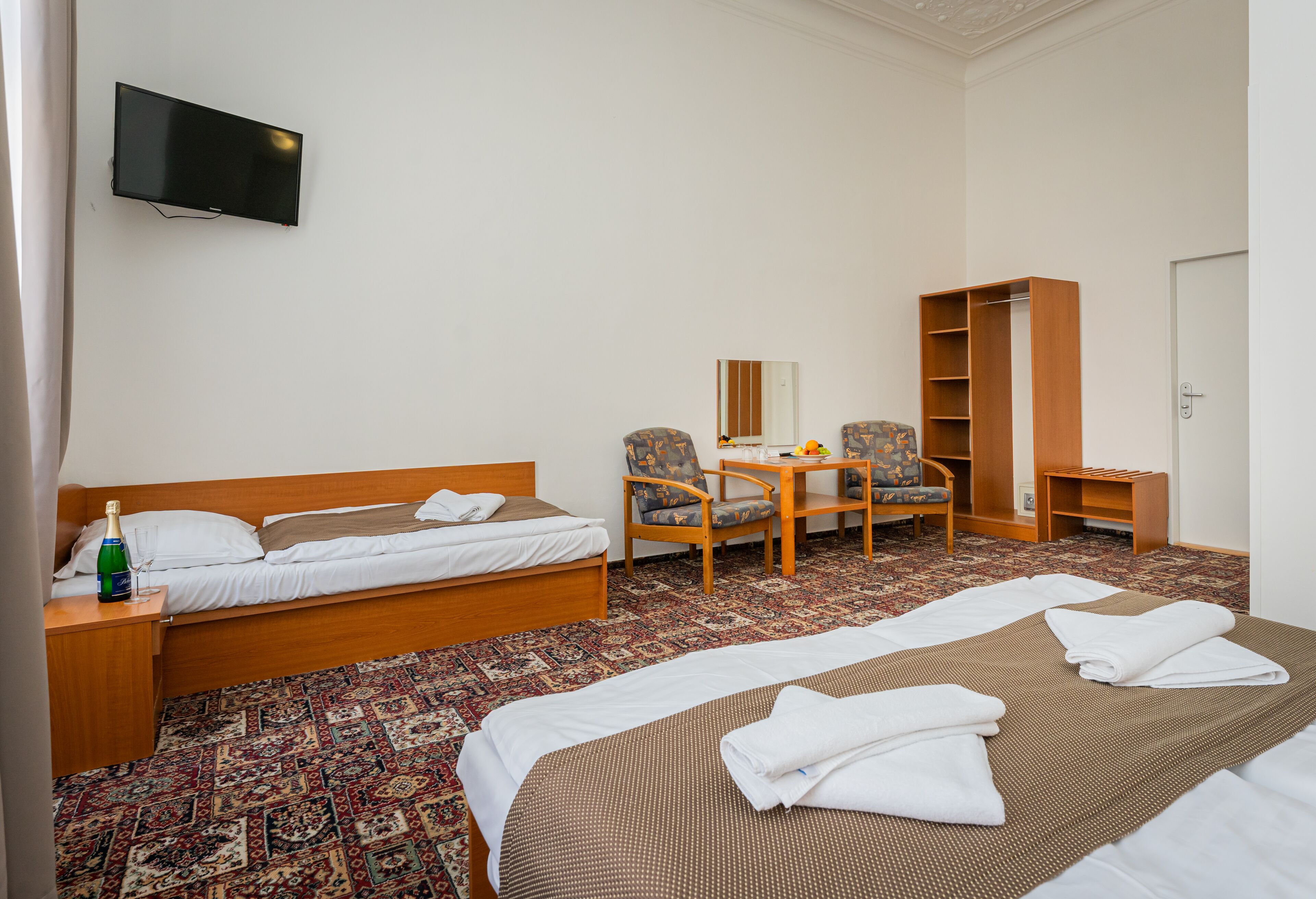 Cofres nos quartos, Wi-Fi (sobretaxa), roupa de cama