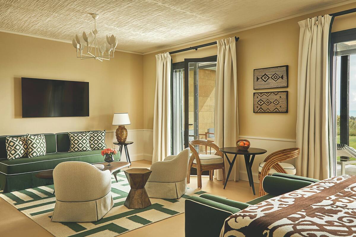 Suite Clássica | Minibar, cofre no quarto, secretária, quartos insonorizados 