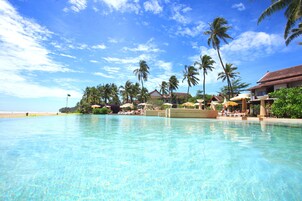 3 piscinas exteriores, espreguiçadeiras 