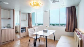 VIP Suite Room | Área de estar | Smart TV 32 polegadas com canais a cabo, TV