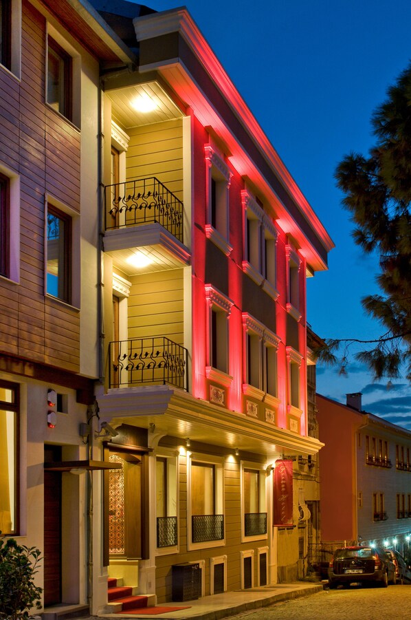 Book Ferman Hotel in Istanbul | Hotels.com