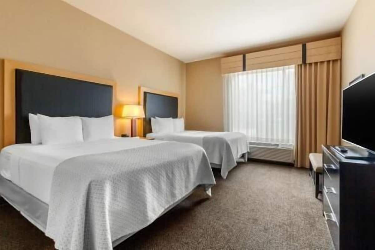 1 quarto, roupas de cama premium, escrivaninha, cortinas blackout