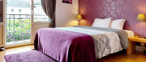 Quarto Premium | Com decoração personalizada, secretária, quartos insonorizados