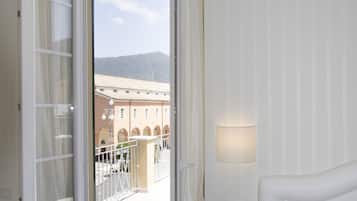 Quarto superior, 1 quarto, terraço, vista para a cidade | 1 quarto, lençóis italianos Frette, roupas de cama premium