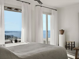 Honeymoon Sunset & Sea View Suite with Heated Plunge Pool | Roupa de alta qualidade, camas de colchão pillowtop, minibar 