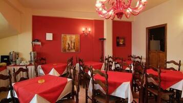 Pequeno-almoço tipo buffet diário incluído