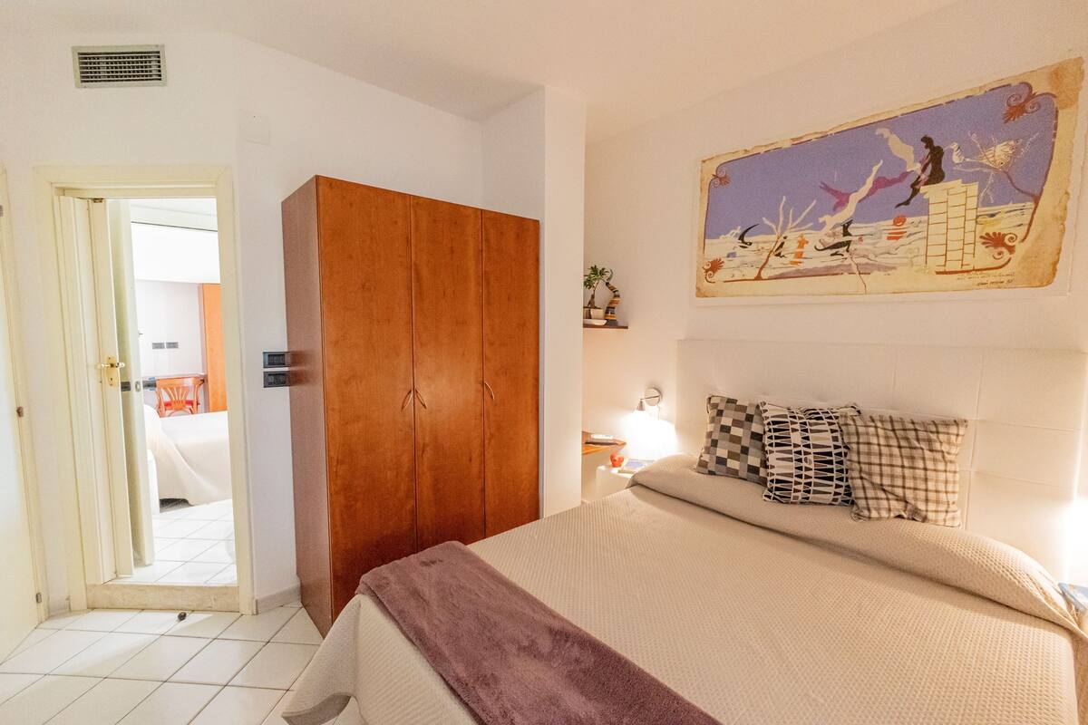 Quarto quádruplo superior | Frigobar, cofres nos quartos, escrivaninha