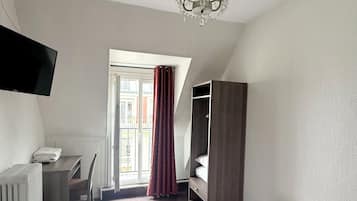 Quarto casal | Ferros/tábuas de passar roupa, berços grátis, Wi-Fi de cortesia