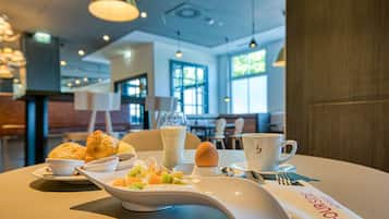 2 restaurantes, pequenos-almoços servidos, cozinha internacional