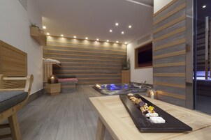 Banheira de hidromassagem interior