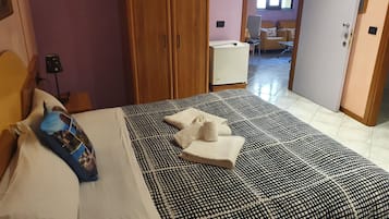 Escrivaninha, Wi-Fi de cortesia, roupa de cama