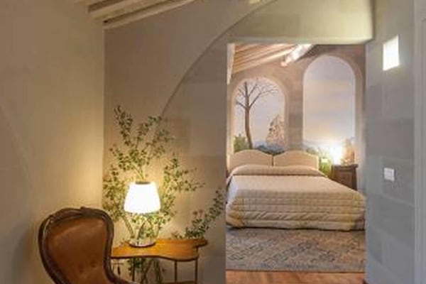 Quarto Duplo Superior | Minibar, cofre no quarto, secretária, cortinas/cortinados opacos