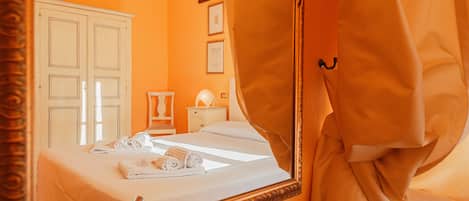 Quarto Familiar | Edredões de penas, minibar, cofre no quarto, secretária