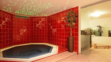 Banheira de hidromassagem interior