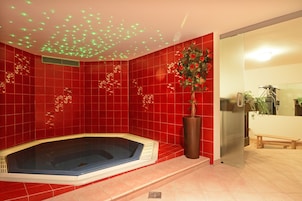 Banheira de hidromassagem interior