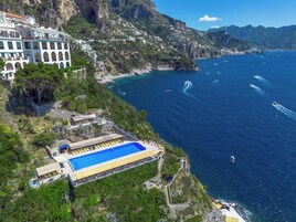 Piscina exterior, da(s) 8:00 à(s) 18:30, guarda-sóis, espreguiçadeiras 